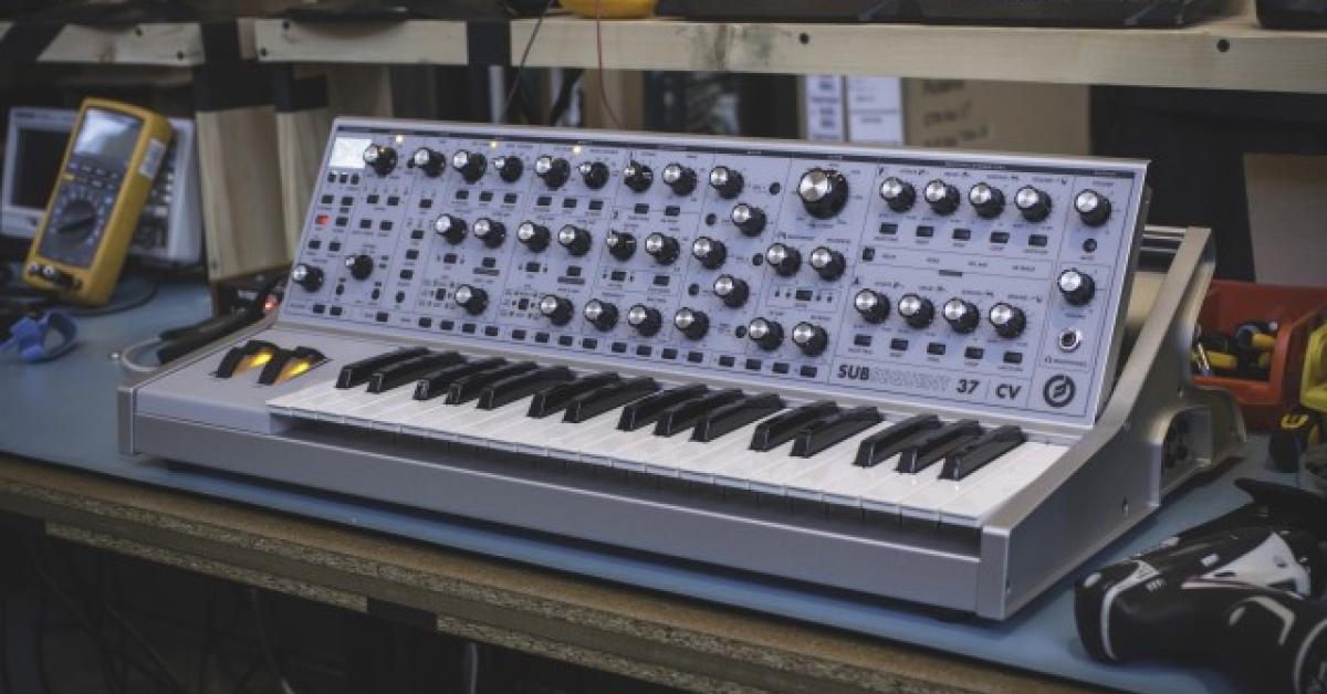 Limitiert und wuchtig: Moog Subsequent 37 CV Synthesizer vorgestellt
